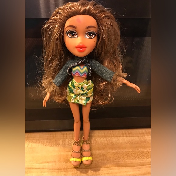 Bratz | Toys | Bratz Yasmin To Brazil Study Abroad Doll 25 Outfit Feet ...